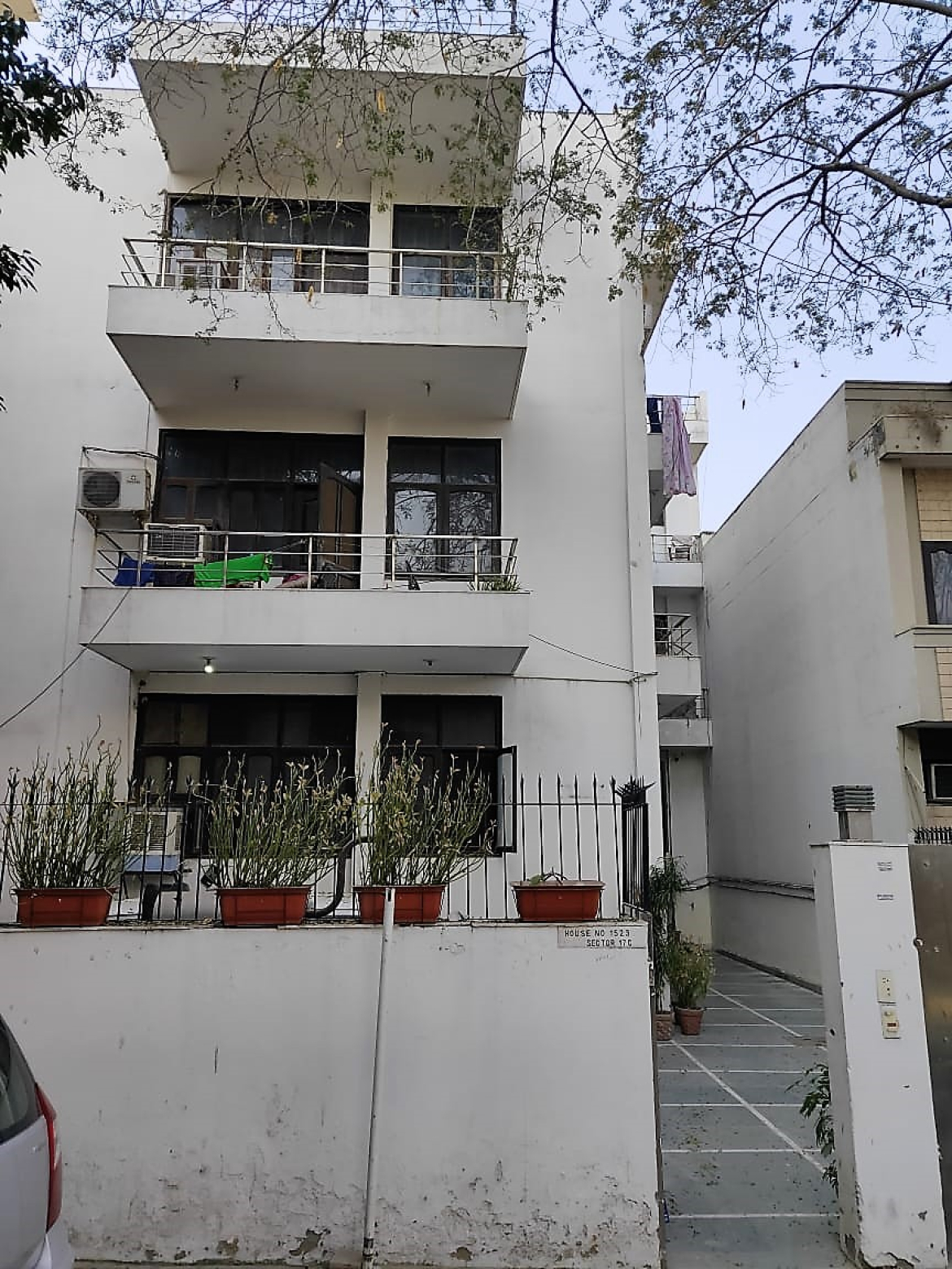 PG for Girls Near Iffco Chowk, sector 17, Gurugram -PGchoice